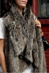 Tutorial: No-sew faux fur vest – Sewing