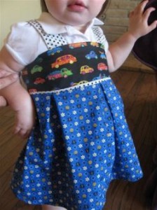 Tutorial: Sew a simple baby dress with your fabric scraps – Sewing
