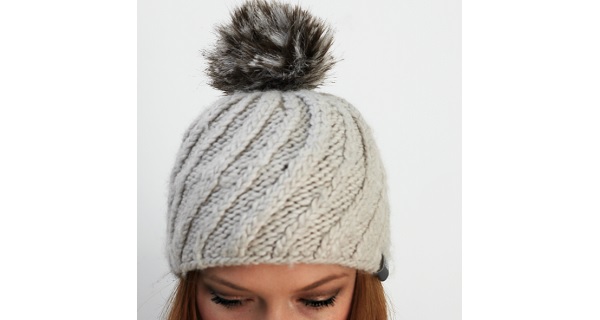 Tutorial: Faux fur pom pom – Sewing