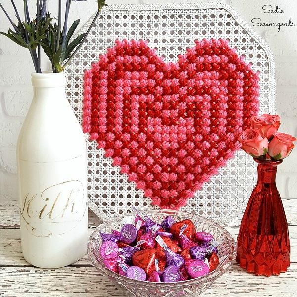 Tutorial: Oversized cross stitch heart on a cane webbing panel – Sewing