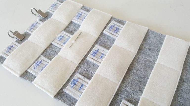 Tutorial: Felt sewing machine needle organizer – Sewing